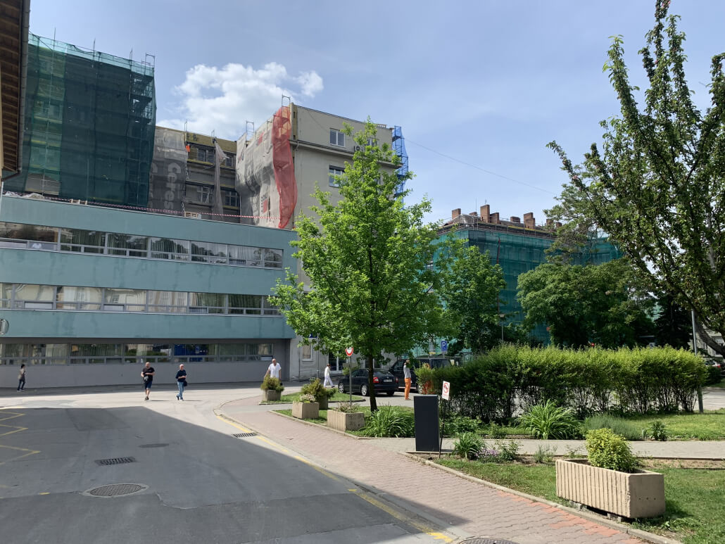 Červencové změny se týkají parkování v areálu i darování krve | FNUSA